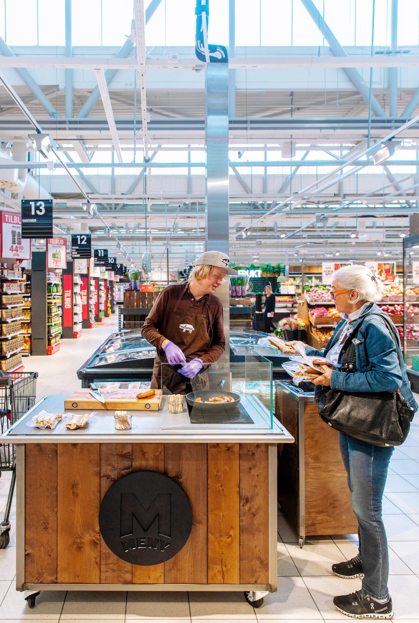 MENY CC Vest | Supermarket Franchise Design | Household